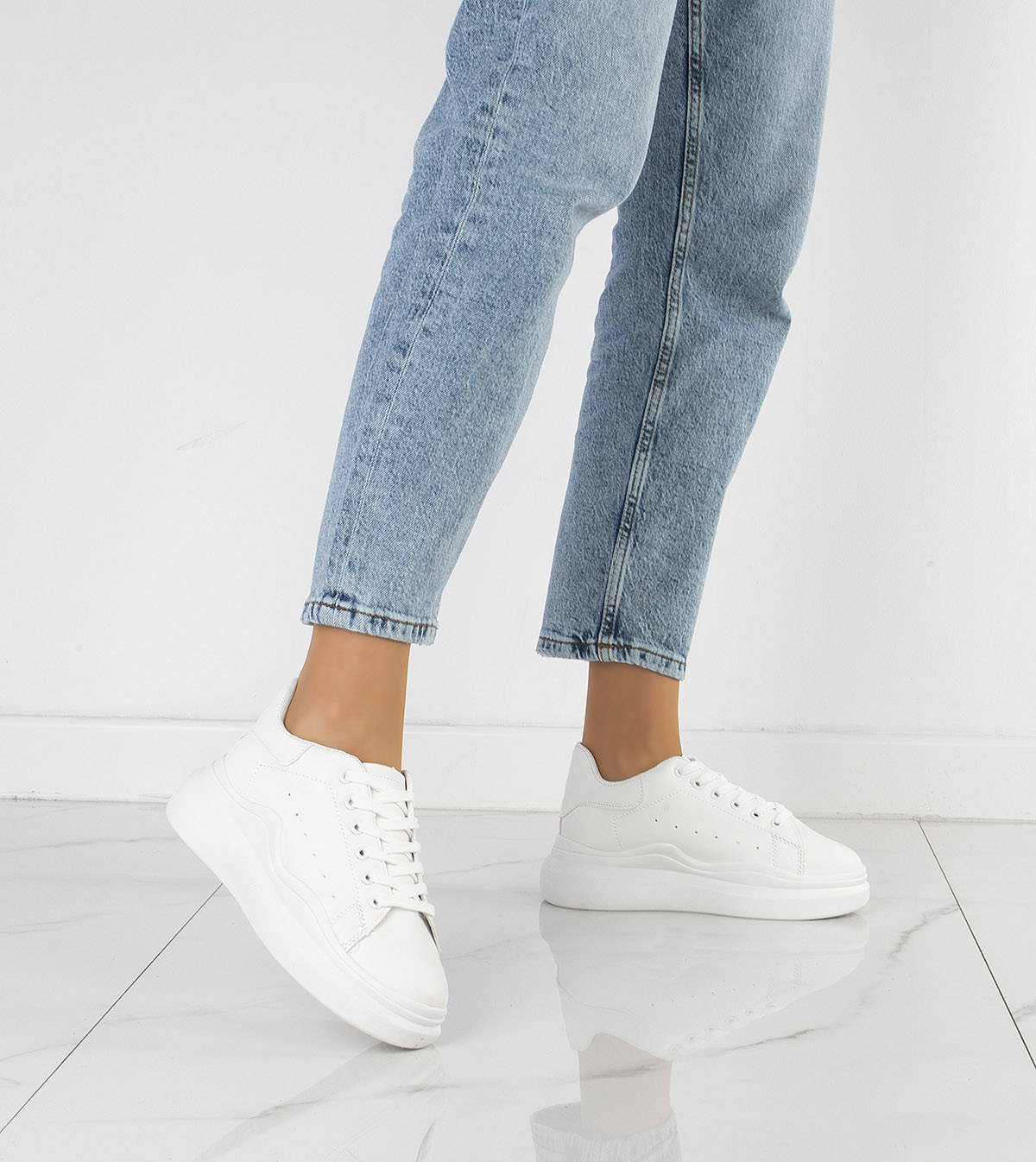 Obuwie do szerokich spodni- jakie wybrać?